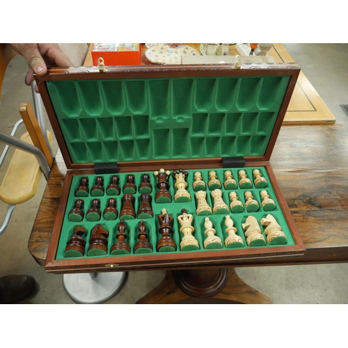 CHESS SET