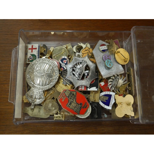 BOX OF MILITARY BADGES