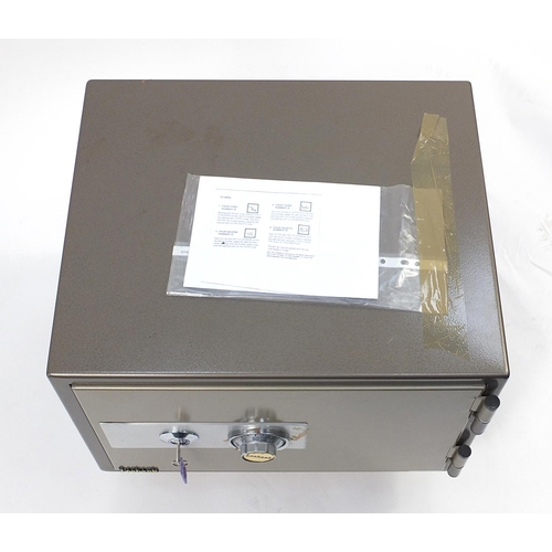 Leabank R 10 fire safe, 37cm H x 48.5cm W x 40cm D