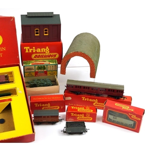 Tri-ang OO gauge model railway locomotive with carriages and ...