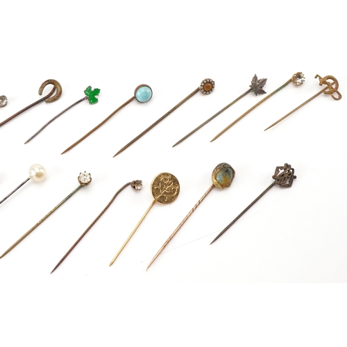 Eighteen Victorian and vintage stickpins including horseshoe, flowers ...