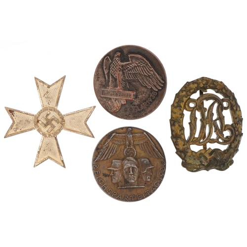 Military interest World War II German Nazi badges, the largest 5cm