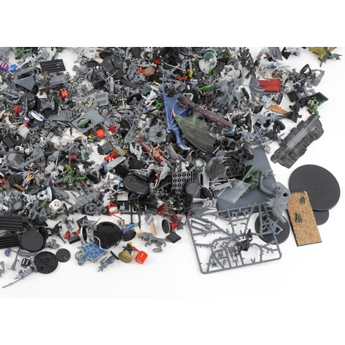 A large collection of vintage and later lead and plastic War Hammer and ...