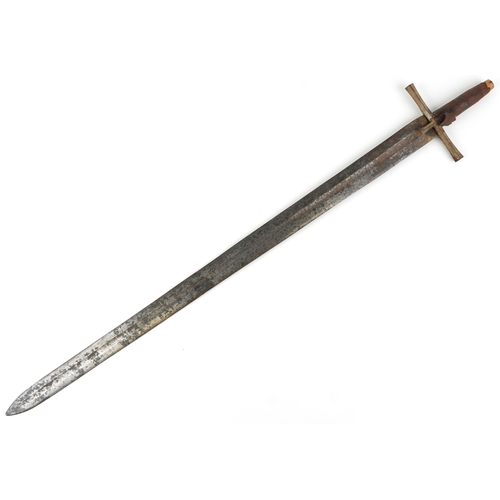 A 19th century Sudanese Kaskara sword with steel blade, 102cm in length