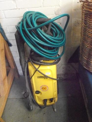 A KARCHER B403 PRESSURE WASHER