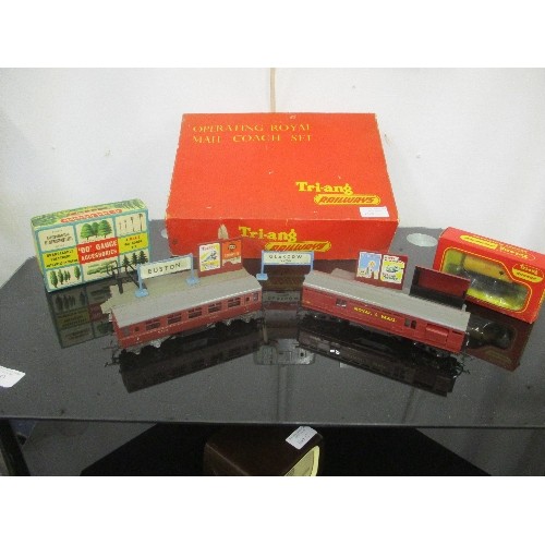 VINTAGE TRIANG RAILWAY ITEMS. 1950'S ROYAL MAIL COACH SET IN ORIGINAL ...