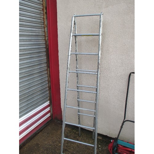 HEAVY METAL STEP LADDER