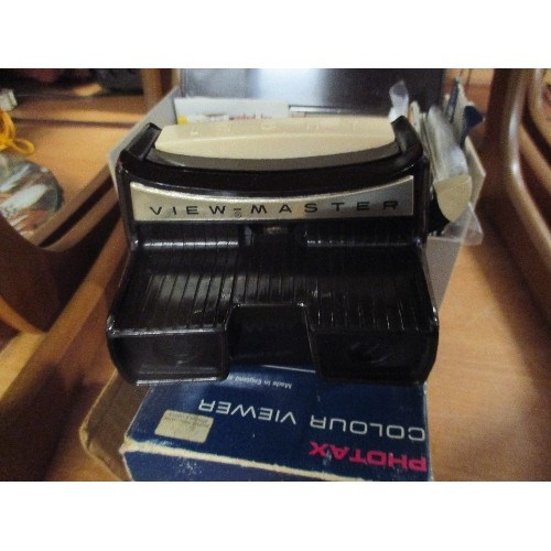 A VINTAGE PHOTAX COLOUR VIEWER IN BOX AND A BAKELITE VIEW-MASTER WITH ...