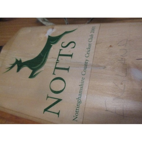 NOTTS COUNTY CRICKET CLUB BAT 2001 SIGNED BY THE ENGLAND TEAM