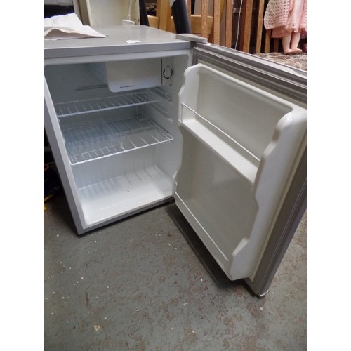 TABLE TOP FRIDGE BY LOGIK IN STEEL GREY - WORKING - WITH INSTRUCTION ...