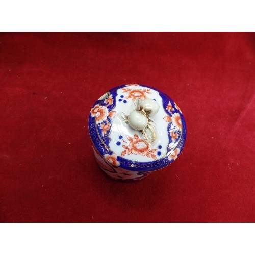 A 1930'S NORITAKE PORCELAIN JAM POT IN IMARI COLOURS