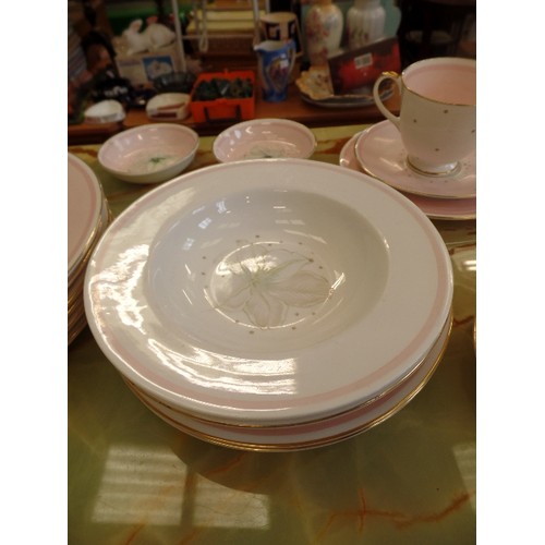SUSIE COOPER BONE CHINA TEA AND DINNER SET FOR 4 PERSONS, WITH SPARES ...