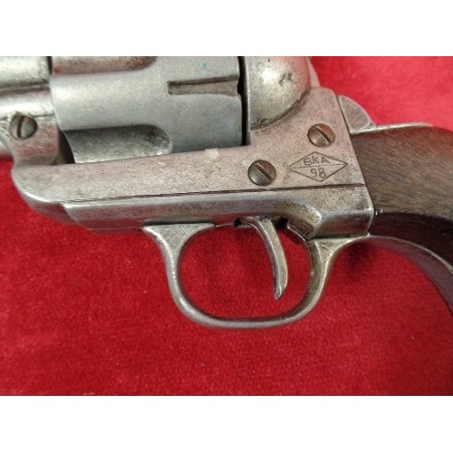 VINTAGE COLT 45 PEACEMAKER GUN, IN LOVELY LEATHER HOLSTER.