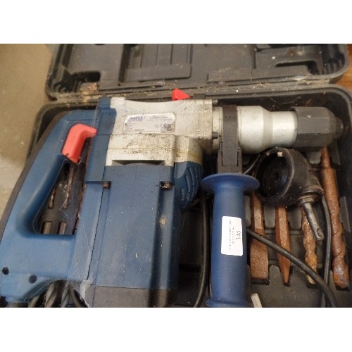 DRAPER 900W SDS HAMMER DRILL. WITH CARRY CASE AND DRILL BITS.