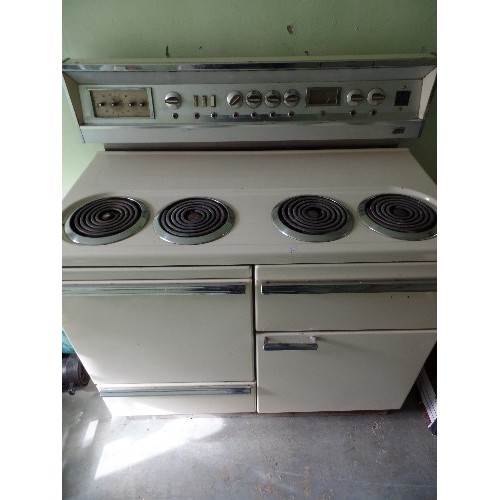 A 1960'S G.E.C. ELECTRIC RANGE COOKER, THE "CAVALCADE" - TOP OF THE ...