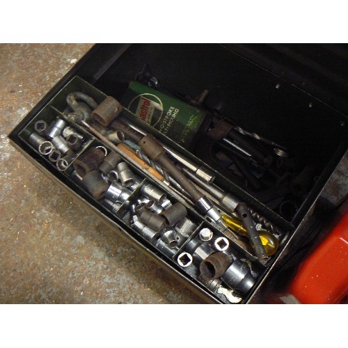 ARMY COLOURED METAL BOX WITH TOP TRAY INCLUDING CLAP, SPANNERS SOCKETS ETC