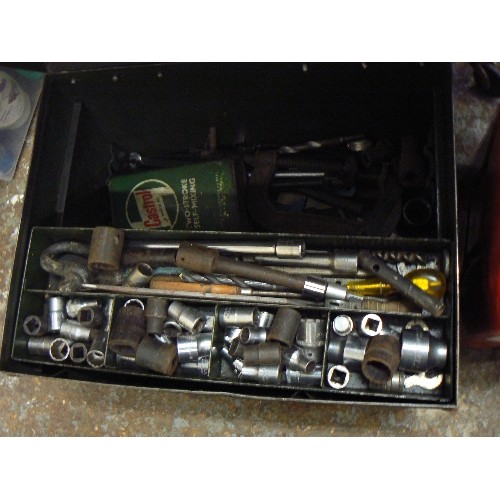 ARMY COLOURED METAL BOX WITH TOP TRAY INCLUDING CLAP, SPANNERS SOCKETS ETC