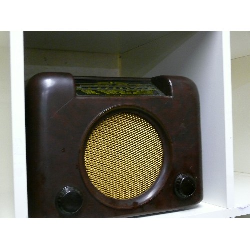 VINTAGE BUSH MAINS VALVE RADIO SET IN BAKELITE CASE, WORKING ORDER