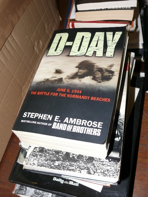 APPROX 40 BOOKS ON THE SUBJECT OF WW1 & WW2, 'AN ILLUSTRATED HISTORY OF ...