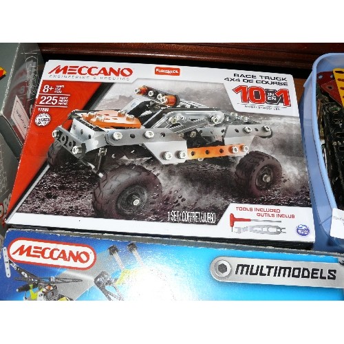 TRAY OF MECCANO BOXES AND TUB OF VINTAGE MECCANO PARTS.