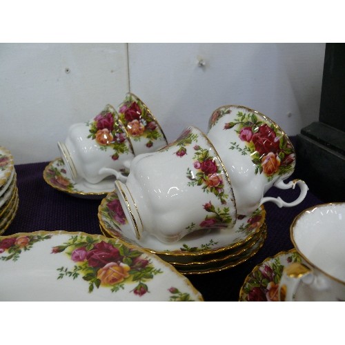 A NICE COLLECTION OF ROYAL ALBERT 'OLD COUNTRY ROSES' CHINA TO INCLUDE ...