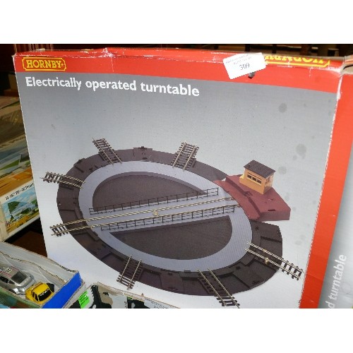 A HORNBY OO GAUGE ELECTRICALLY OPERATED TURNTABLE IN ORIGINAL BOX.