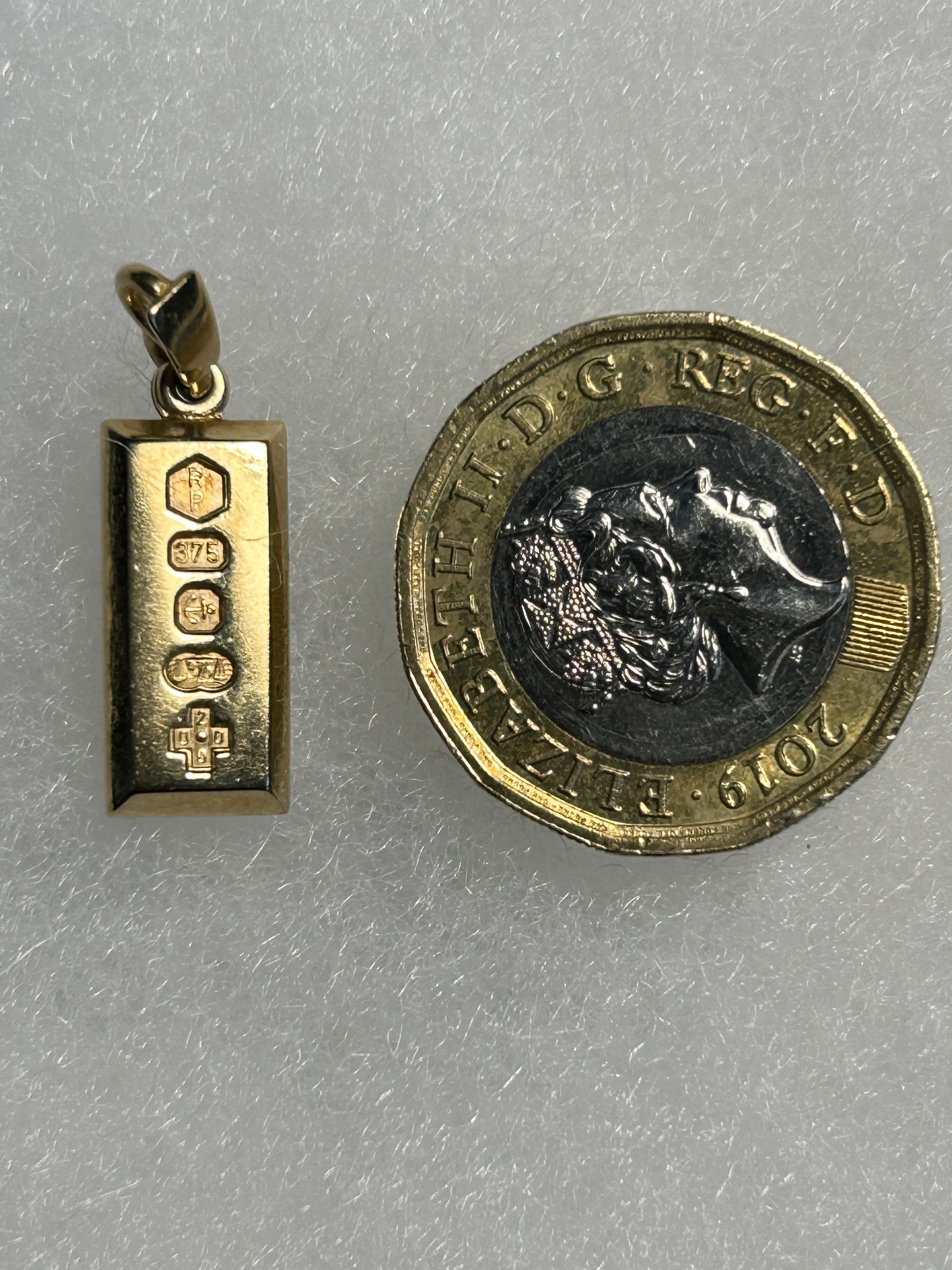 A 9ct Gold bar - millenium hallmark, engraved to the back. 3.5 grams