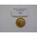 A SOLID 22CT GOLD SOVEREIGN 1886 BUN HEAD VICTORIA V/F IN CAPSULE