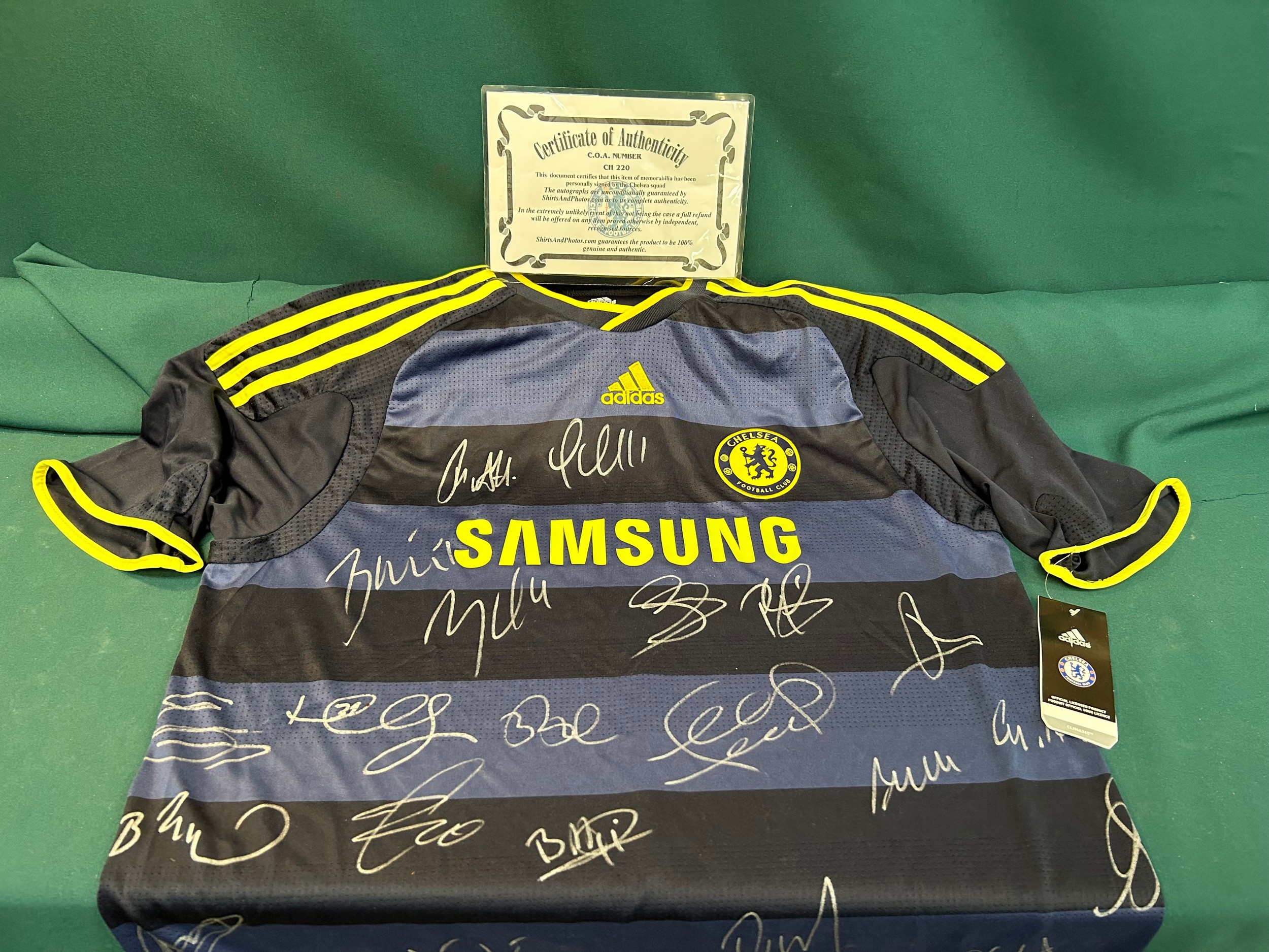 A SIGNED CHELSEA FOOTBALL SHIRT (SIZE XL) WITH CERTIFICATE OF ...