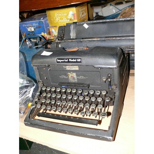 A VINTAGE IMPERIAL MODEL 60 TYPEWRITER