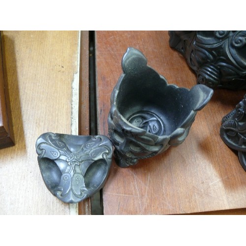 A LOVELY TRIPLE LAYER POT WITH ORNATE DECORATION PLUS 2 FURTHER TRINKET ...