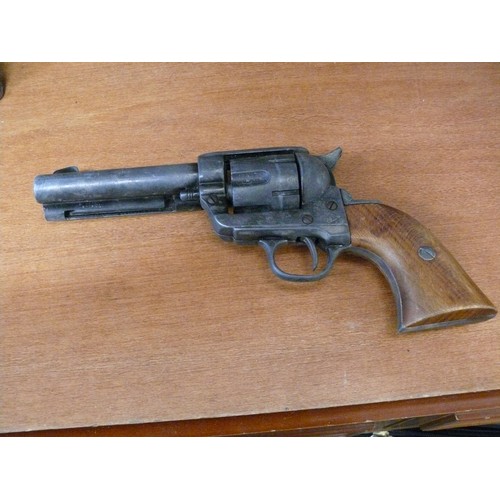 REPLICA COLT 45 6-SHOOTER.
