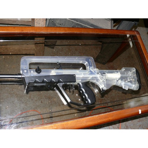 ASSAULT RIFLE TOY GUN SPRING OPERATED FIRES A 8mm BB CALIBER PROJECTILE ...