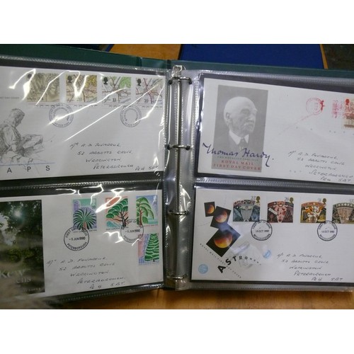 FOLDER OF FIRST DAY COVERS TO INCLUDE KEW GARDENS, THOMAS HARDY, THE ...