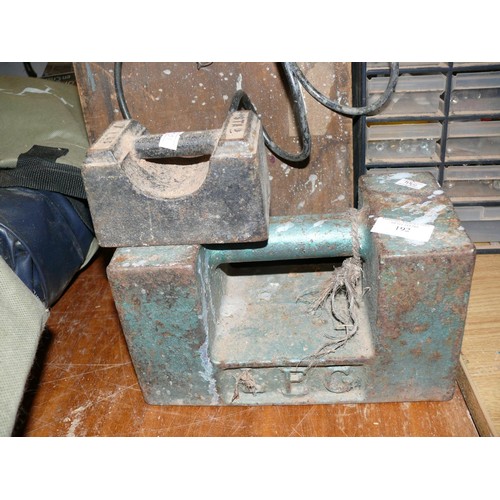 20 KG WEIGHT AND A 7 LBS WEIGHT