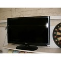 LG 32" FLAT SCREEN TV