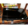 SAMSUNG 28" TV WITH WALL MOUNT