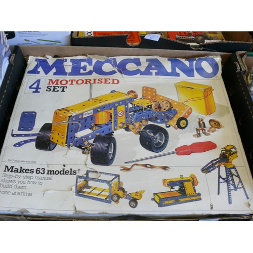 TRAY OF MECCANO MOTORISED SET PLUS STUNT PLANE IN SMALL BOX