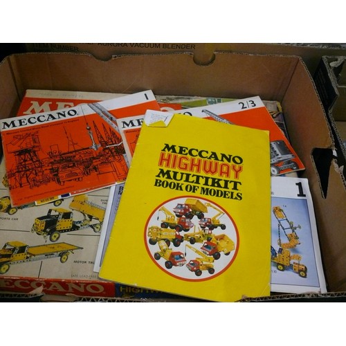 TRAY OF MECCANO HIGHWAY VEHICLES SET PLUS BOOKS, BOX SQUAD SECOURS 3IN1 ...