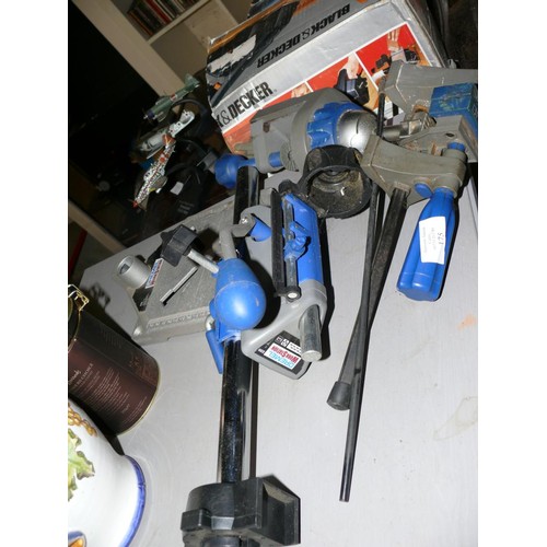 DREMEL MULTI VICE PLUS A DREMEL 220 WORK STATION