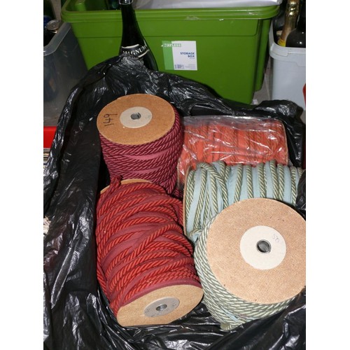 5 LARGE ROLLS OF TWISTED FLANGE CORD ROPE FOR UPHOLSTERY IN GREEN AND RED