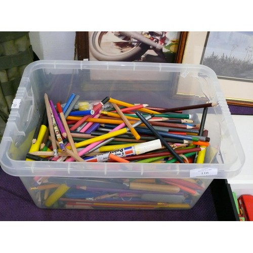 LARGE TUB OF COLOURING AND ARTISTS PENCILS