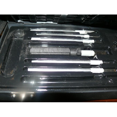 SET OF SCALPELS IN FITTED CASE
