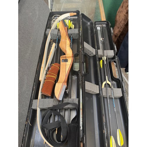 Samick Polaris recurve bow and accessories in hard case, with ...