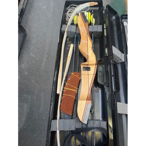 Samick Polaris recurve bow and accessories in hard case, with ...