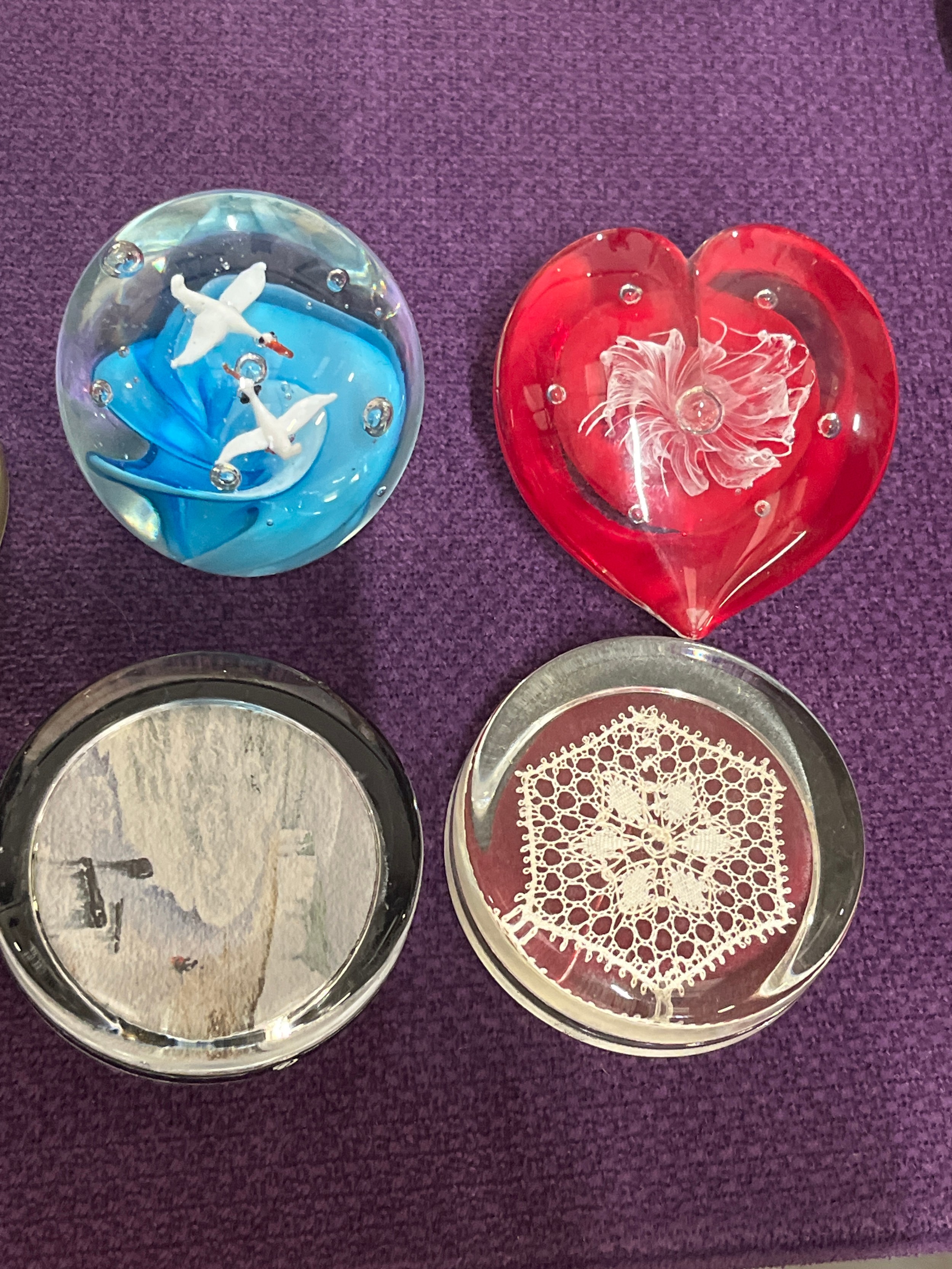 8 Decorative glass paperweights