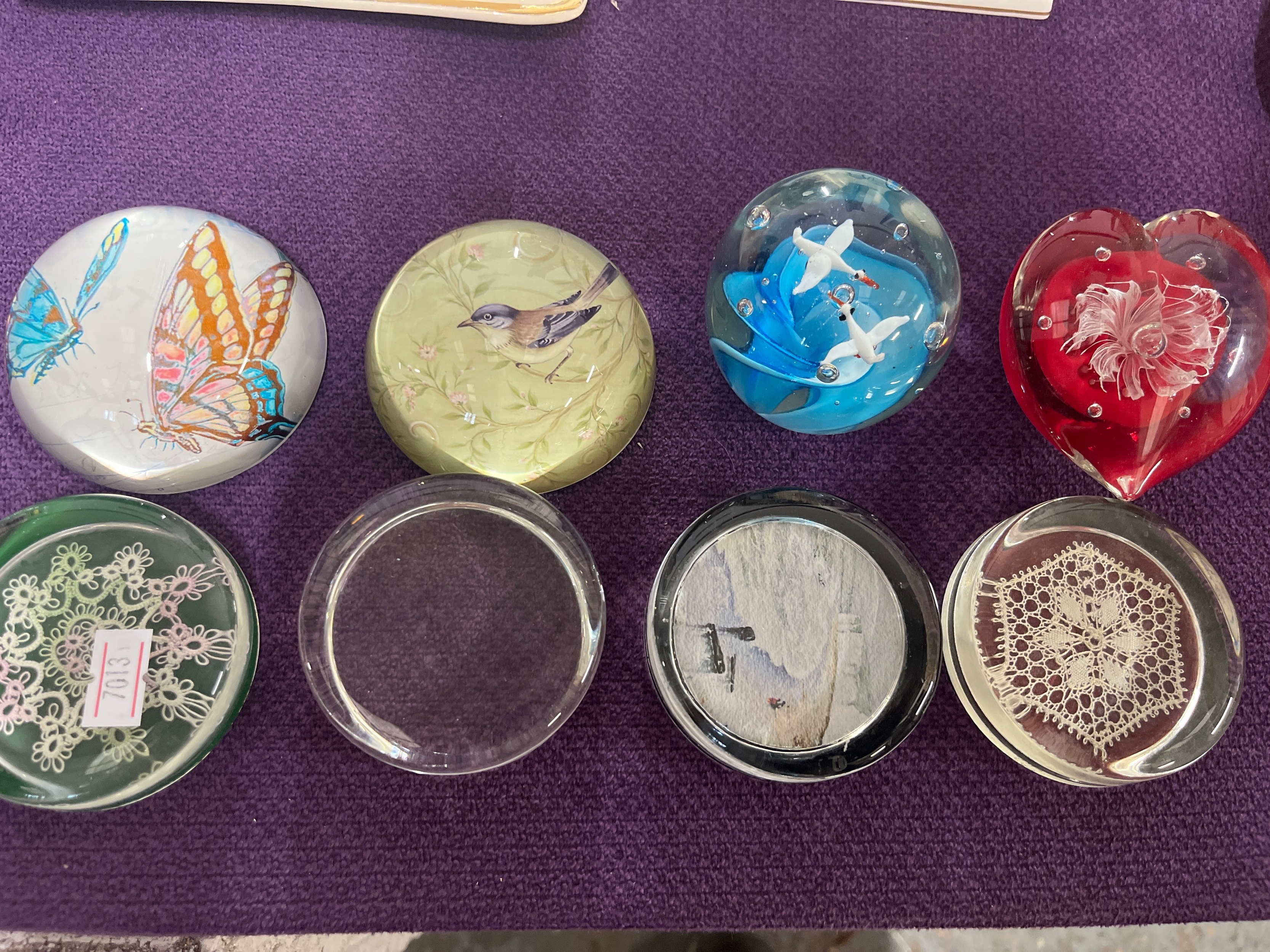 8 Decorative glass paperweights