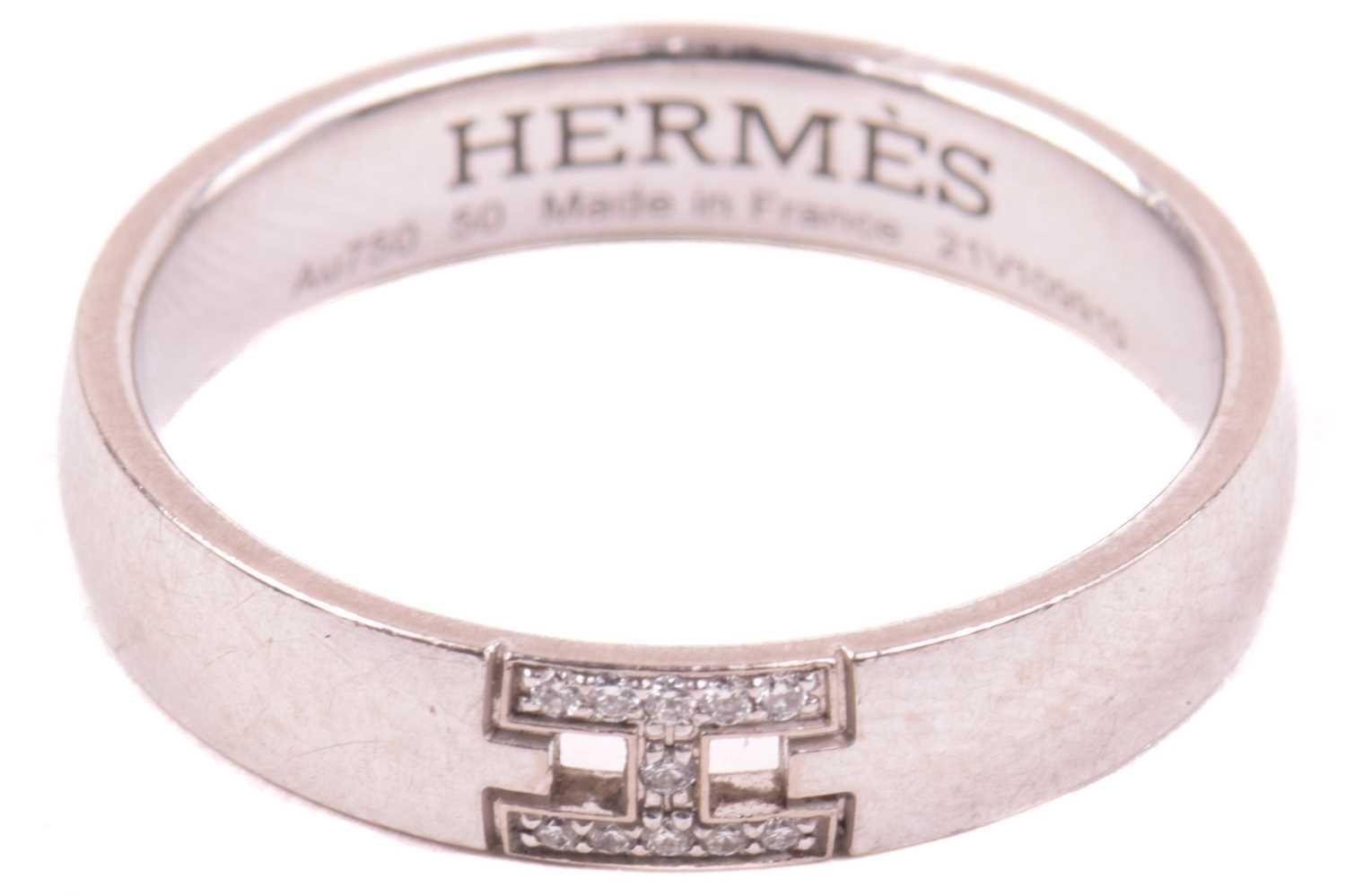 Hermes an Ever Herakles wedding band set with diamonds composed of a court profile band embell