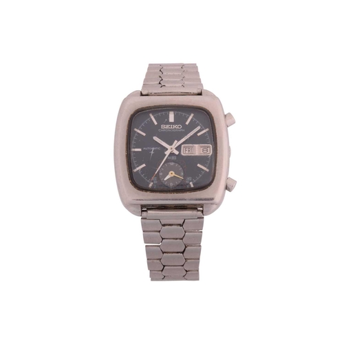 A Seiko 7016-5001 vintage automatic chronograph wristwatch Model: 7016 ...