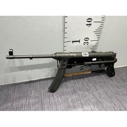 Sub machine gun-M56 Number 3302 deactivated with certificate